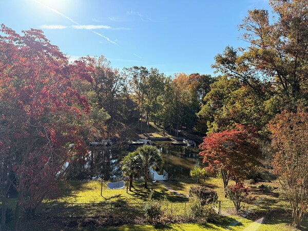 Haileys Lake House With Pool And Hot Tub. - Lake Bowen, SC