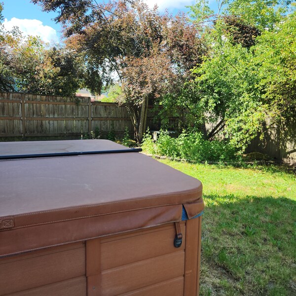 Hot Tub, Near Autzen Stadium,  Deck And View - Eugene