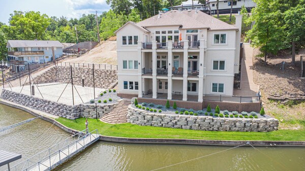 Luxury Lakefront Dream Home W/ Boat Dock! Entertain In Style! - Lake Ozark, MO