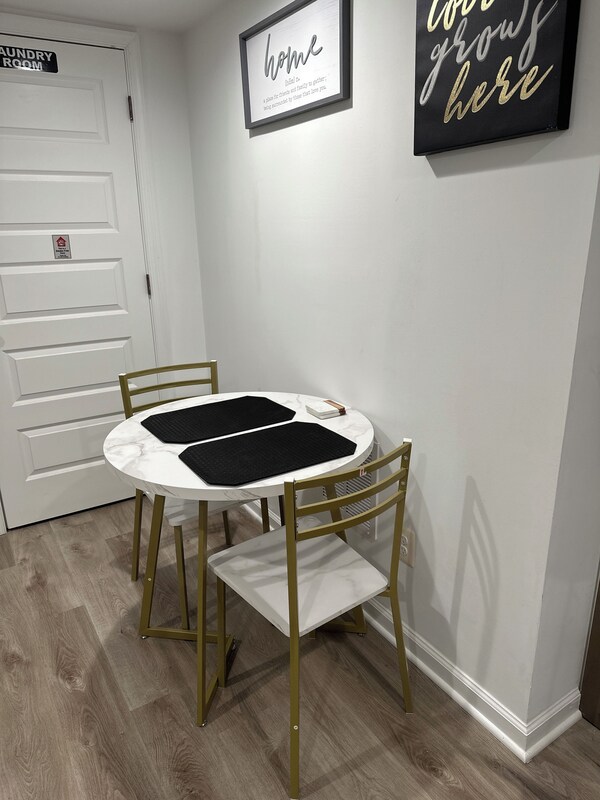 Charming 1-bedroom, 1 Bathroom Townhome In Awesome Baltimore With Wifi, Ac - Towson, MD