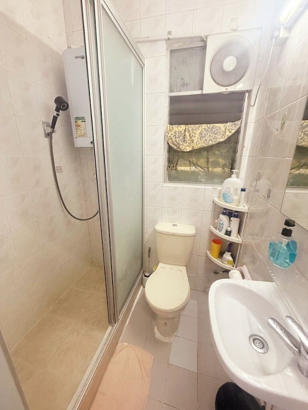 3 Bedrooms Apartment Beside Metro Fit For Big Group / Family Near Temple Street - Hong Kong