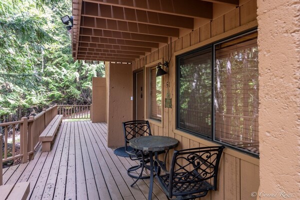 New!! Modern Chalet-style Cedar Townhome - Columbia Falls, MT