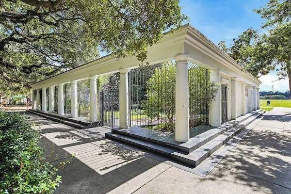 Perfect Downtown Getaway- Walk To Top Attractions - Savannah, GA