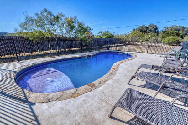 Moon River/fenced Pool, Close To Golf And Frio, Volleyball, No Bunks, Free Frio - Concan, TX