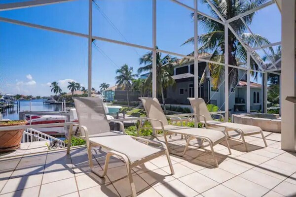 New!1min2beach! Waterfront Pool+hottub+balcony View - Marco Island, FL