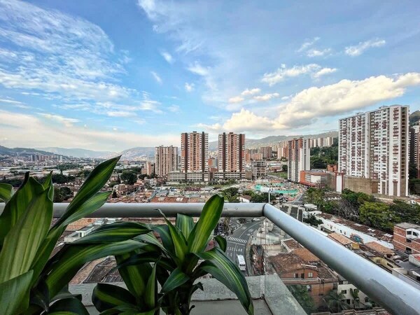 Modern Apt: By Medellín, Park, Dining, Balcony, Nightlife, Wifi & Self Check-in - Itagüi