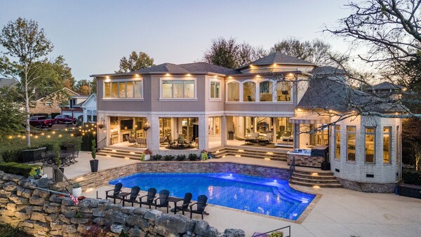 Above Nashville Sunset Bay | Lakefront | Pool&spa | Golf Simulator - Gallatin, TN