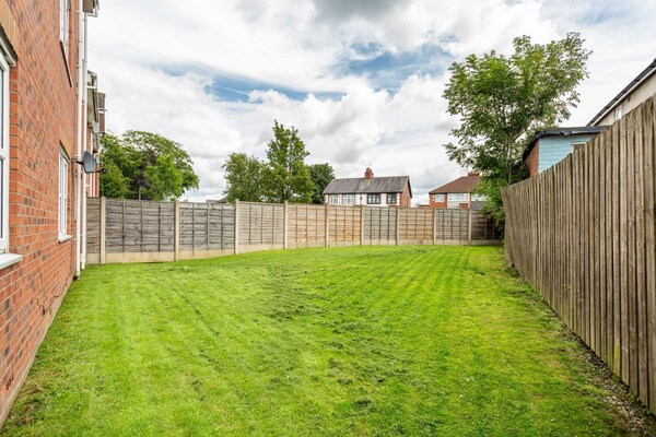 Trafford Centre Cityscape Hideaway  Free Parking - Warrington