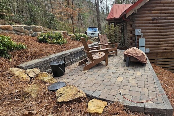 Pet-friendly 1bd Cabin W/ Hot Tub! Fire Pit + Bbq! - Townsend, TN