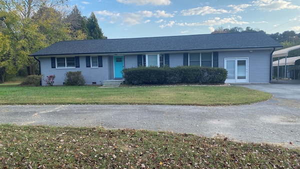 Charming 4-bedroom Retreat Near Unc - Jordan Lake State Recreation Area, Apex