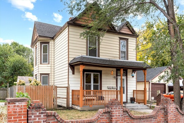 Snapdragon Apt - Charming Two Bedroom In Corcoran Neighborhood - Saint Paul, MN