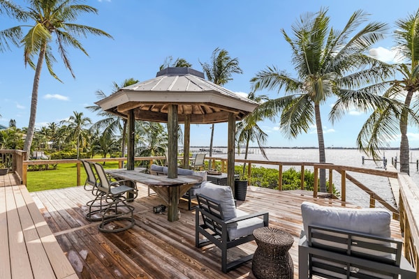 Stunning 3 Bedroom, 2.5 Bathroom Waterfront/dockside Home - 斯圖爾特