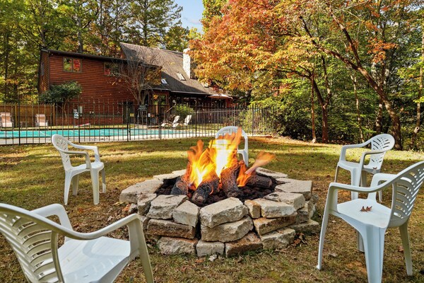 3br Woodland Retreat - Sleeps 10 W/sauna & Pool - Cary, NC