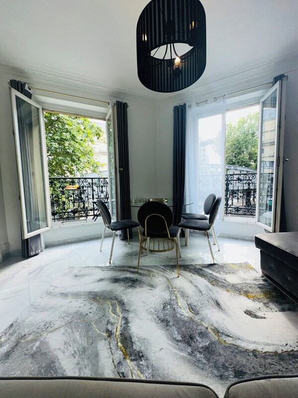 Parisian Apartment - Paris