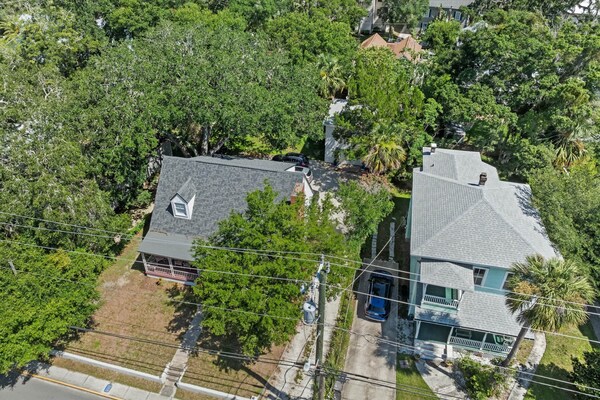Chic City Stay | Indoor Parking | Laundry | Garage - St. Augustine