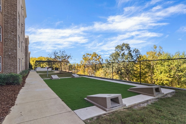 The Leigh Beautiful Riverfront Condo With Pool & Gym Access - Tuscaloosa, AL