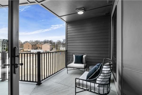Electric - Odyssey - West End Top Floor 2 Bedroom - Minutes From Broadway - Nashville, TN