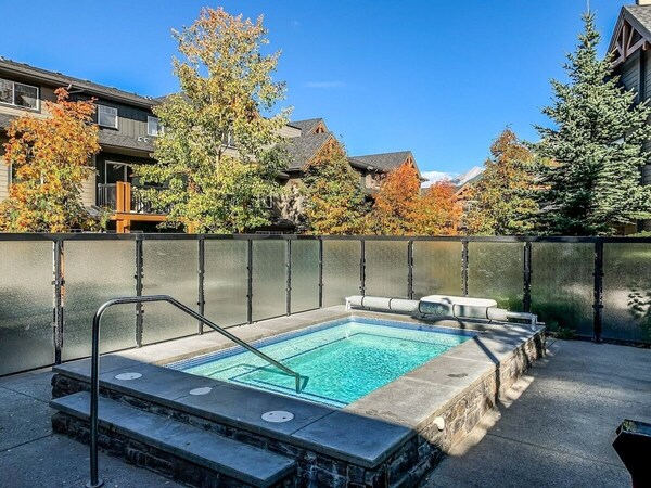 Retreat 1 Bed/1 Bath Getaway With Outdoor Hot Tub - Canmore