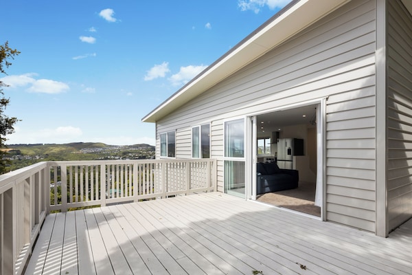 Stunning View, Privacy, Close To Ferry & Brand-new - New Zealand