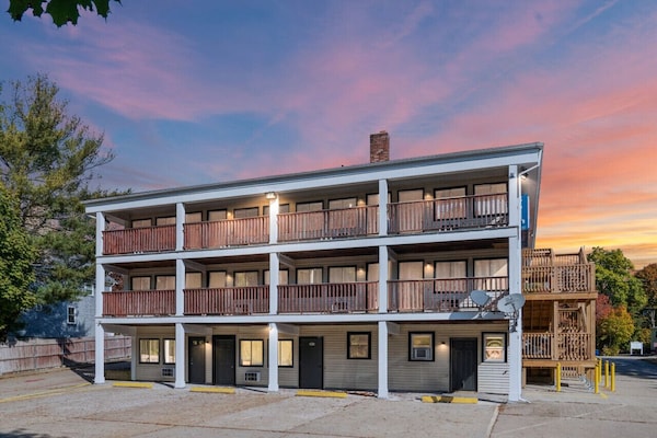 Luxury Double Bed - Near Beaches, Modern Updates - Marshfield, MA