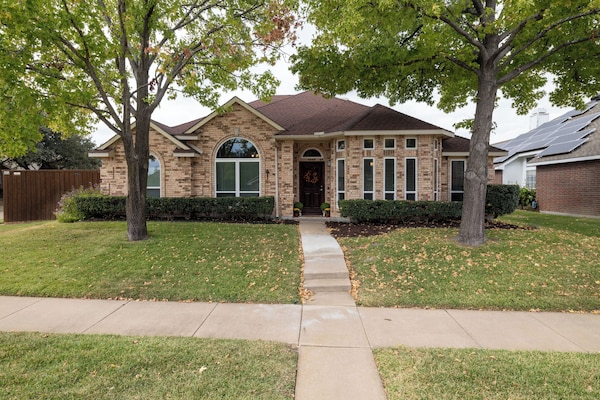 Summer Getaway W/ Pool, Outdoor Bar & Pool Table - Allen, TX