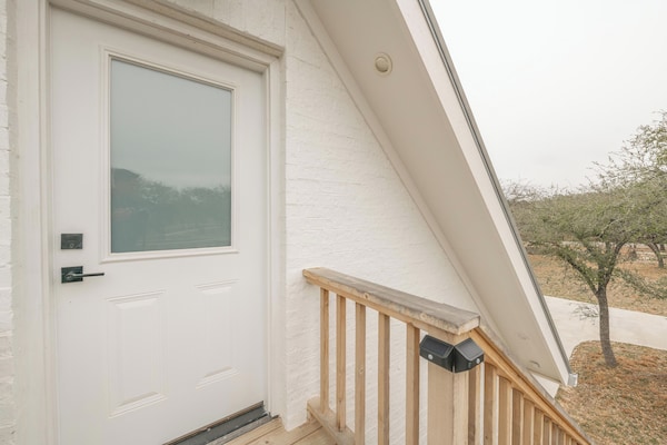 Scarlet Ridge Retreat | Near Wineries & Dt Austin! - Driftwood, TX