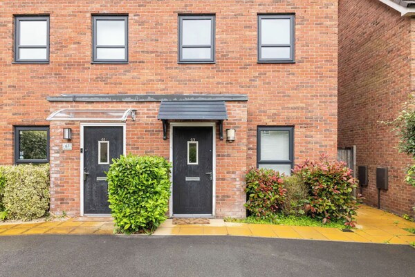 Stunning 3 Bedroom House With Large Garden And Free Parking - Mánchester