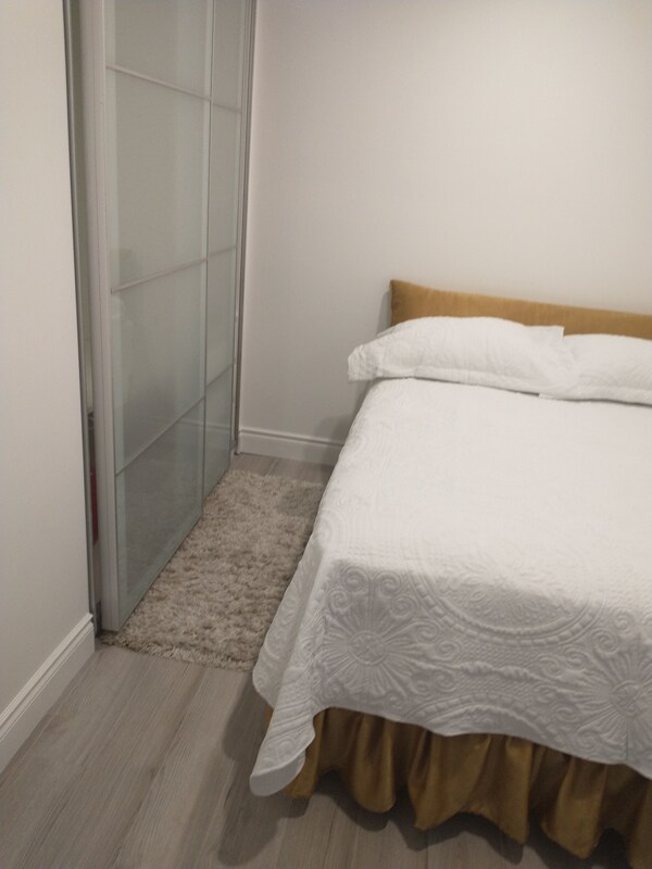 It Is A Cozy Place To Be In A Safe Neighborhood.  Welcome! - Kingston
