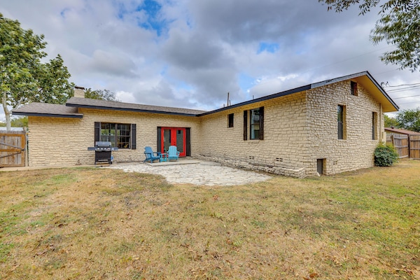 < 1 Mi To Dtwn: Home W/ Fenced Yard In Boerne! - Boerne, TX