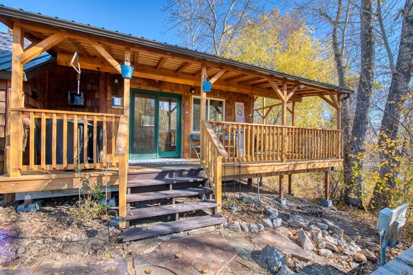 Tranquil Cabin On Sleeping Child Creek - Montana