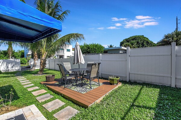 Cozy Cottage 5 Min To Beach  Perfect For Couples - Delray Beach, FL