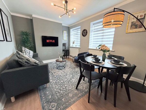 Staylondon For 4 Guests With Free Parking - Tourist, Contractors & Arsenal Match - Cockfosters