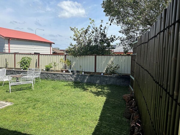 Cheerful 4 Bedrooms With Free Parking - Kingswood