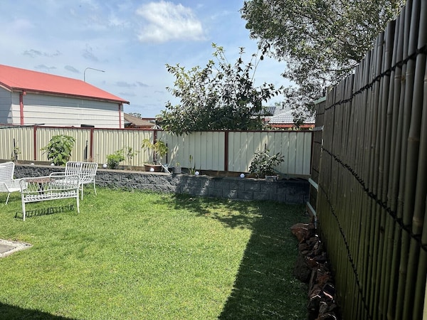 Cheerful 4 Bedrooms With Free Parking - Kingswood