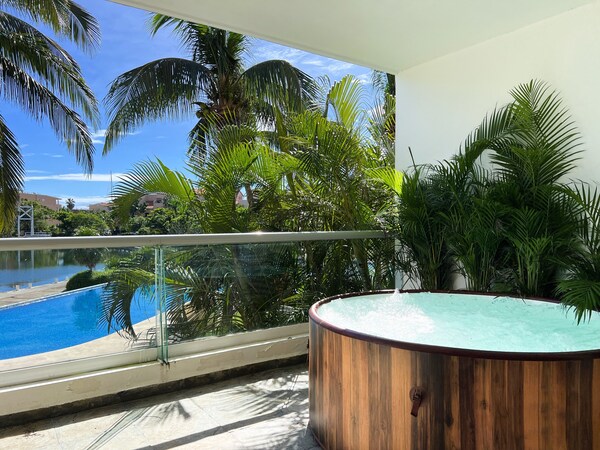 High-end Waterfront Condo At Secrets Waters, Hot Tube. - Puerto Aventuras