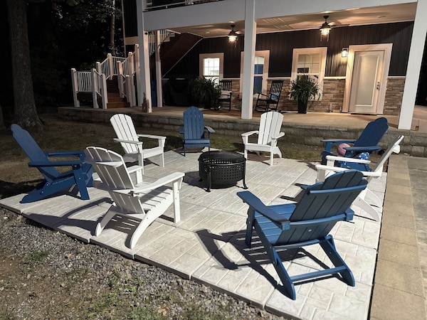 Lake Of Egypt Hill Top Retreat - Sleeps 8 - Marion, IL