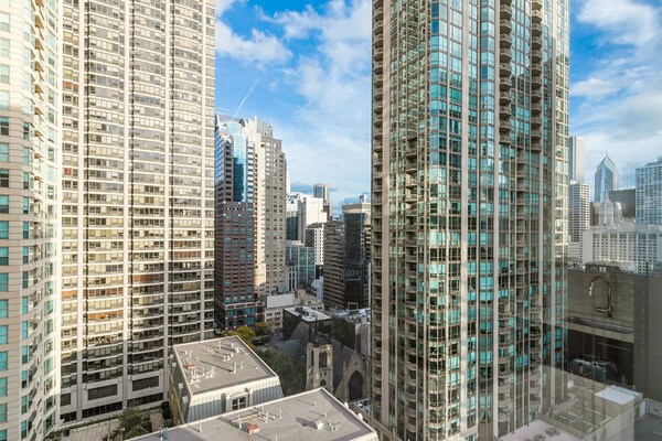 Blueground | River North 2bd Apartment - Chicago, IL
