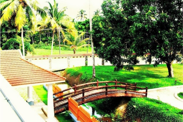 Spacious & Stylish 5-bedroom Home - Vaikom