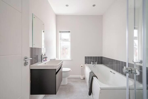 Ekaya Cozy Belfast  With 2 Bedrooms - Belfast