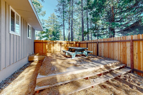 Spacious, Rustic Home With Modern Appliances, Arcade Games, & Dog Friendly - South Lake Tahoe, CA