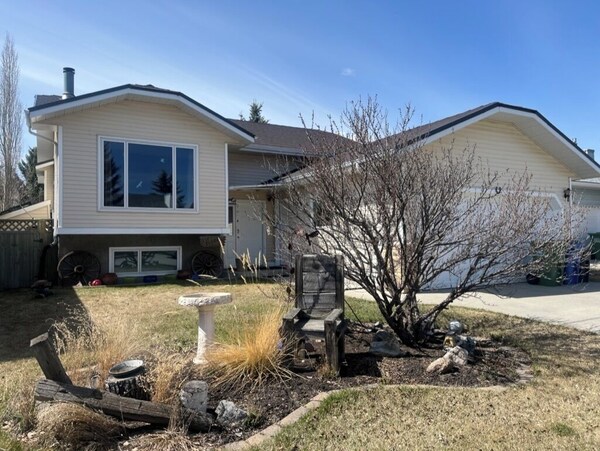 Bright, Spacious 4 Bedroom Home. - Cochrane
