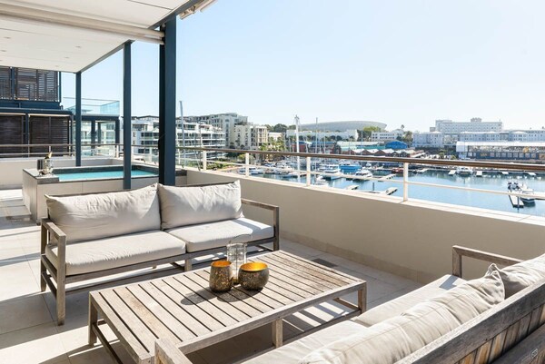 Mouille Penthouse - Three Bedroom Apartment, Sleeps 6 - Cape Town