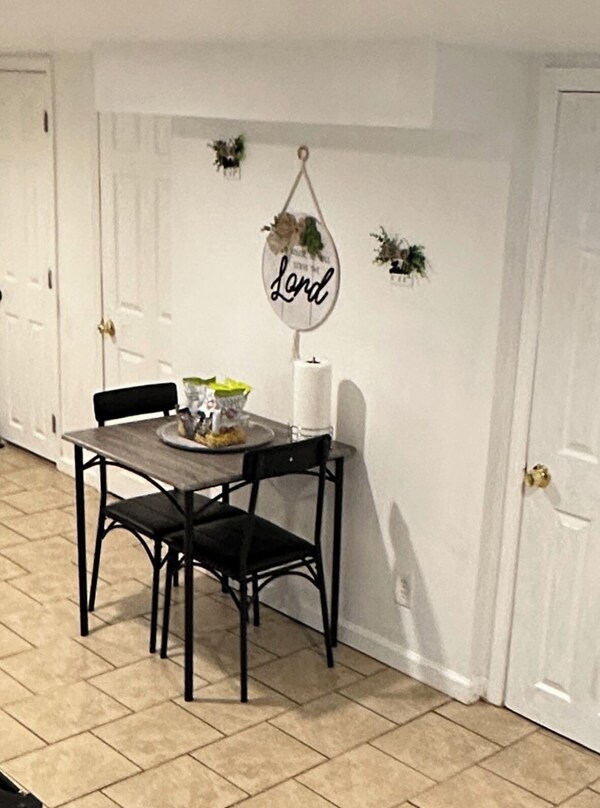 The Stone House! Pvt Entry/sleeps 4 - By Hofstra - Garden City, NY