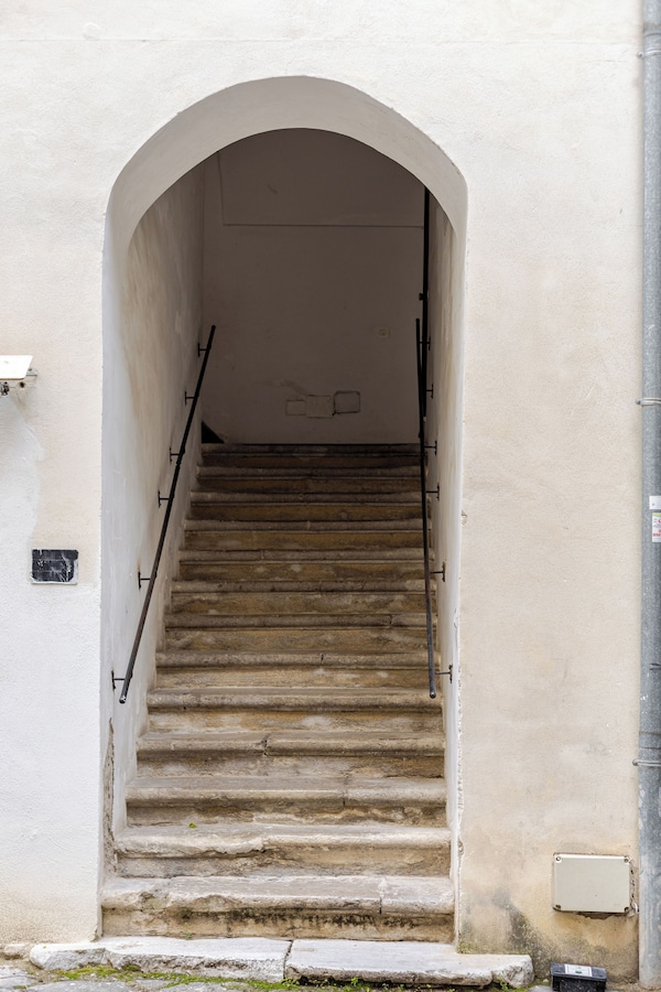 -The Time Traveler's Den-studio-apartment\n - Salerne