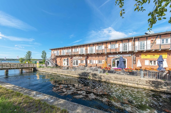 Vacation Apartment Kietz-idylle In The Historic Kietzspeicher Of Waren (Müritz) - Waren