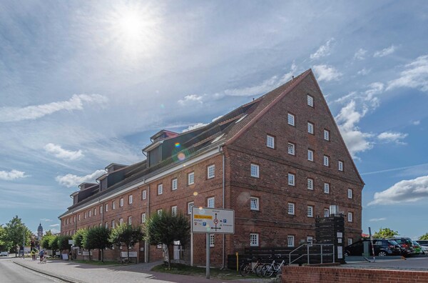 Vacation Apartment Kietz-domizil In The Historic Kietzspeicher Directly On The Müritz - Waren