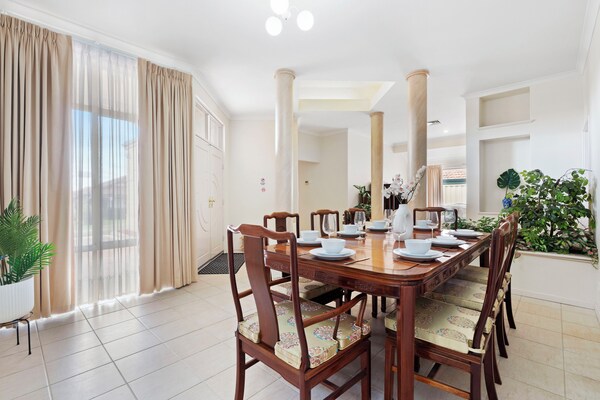 5 Bedroom 3 Bath Family Mansion Pool Table,bbq,outdoor Dining - Cité de Fremantle