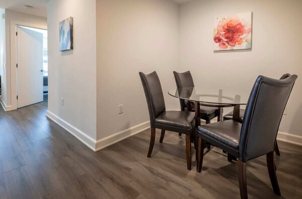 Modern Apt Close To Downtown - Stamford, CT