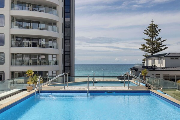 Oceanfront Designer Home  Sea Views, Pool And Gym - Mount Maunganui