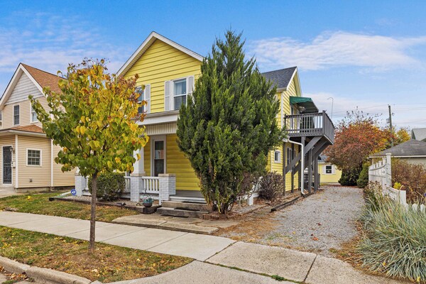 Family Friendly West Central Apt  Near Hot Spots! - New Haven, IN